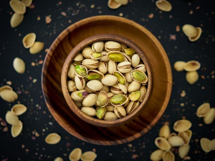 Can Cats Eat Pistachios? | Waldo's Friends