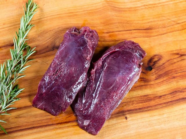 Can Cats Eat Raw Kangaroo Meat? | Waldo's Friends